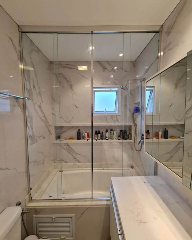 Box até o teto: 30 ideias modernas para deixar o banheiro aconchegante