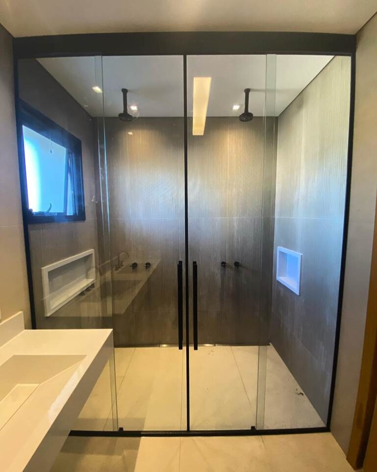 Box até o teto: 30 ideias modernas para deixar o banheiro aconchegante